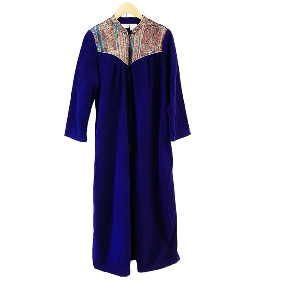 Cachet | Intimates & Sleepwear | Cachet Vintage Robe Housecoat Purple ...